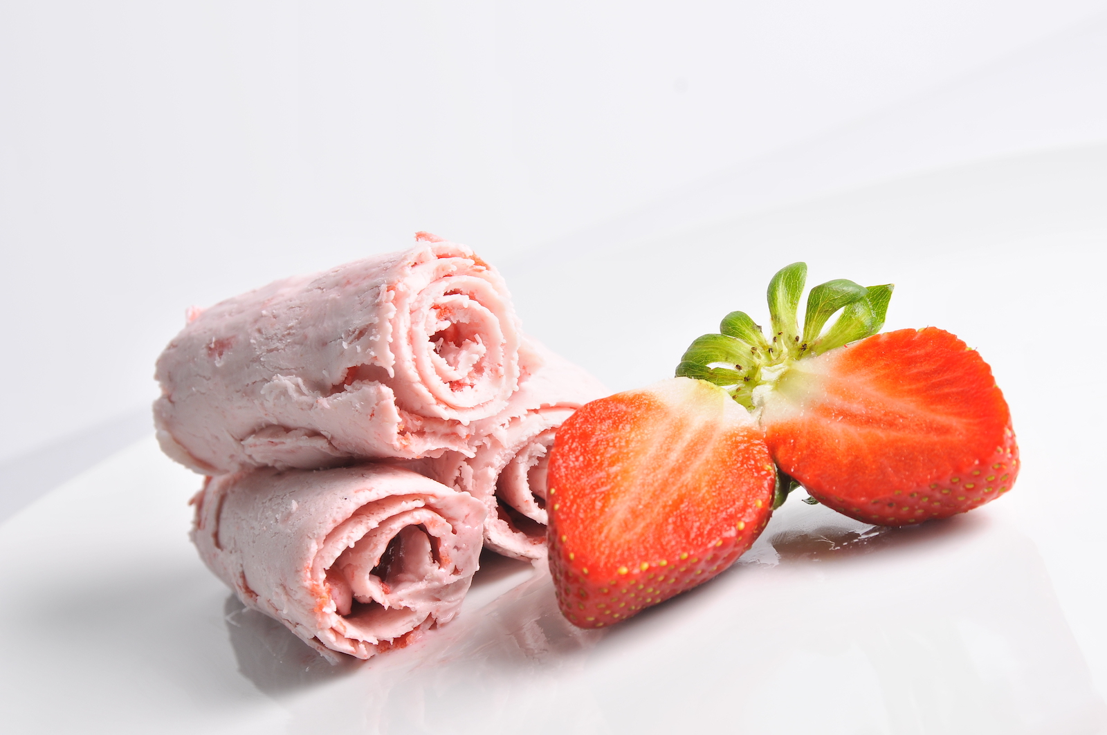 Iceroll Rolovaná zmrzlina jahodová s kousky